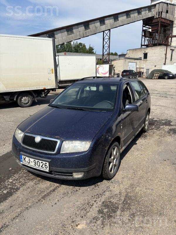 Zils Skoda Fabia 2002 Rīga, ar dzinēja tilpumu 1.90 L un nobraukumu 463 tūkst. km par 700 €, foto 1 vietnē AUTOMOTO.COM.LV
