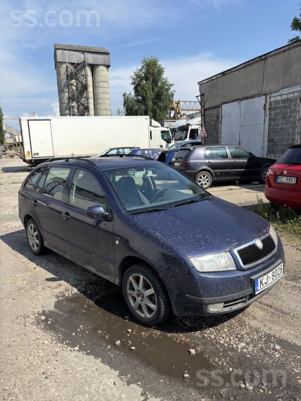 Zils Skoda Fabia 2002 Rīga, ar dzinēja tilpumu 1.90 L un nobraukumu 463 tūkst. km par 700 €, foto 2 vietnē AUTOMOTO.COM.LV