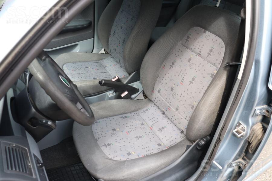 Zils Skoda Fabia 2004 Valmiera, ar dzinēja tilpumu 1.20 L un nobraukumu 301 tūkst. km par 1590 €, foto 11 vietnē AUTOMOTO.COM.LV