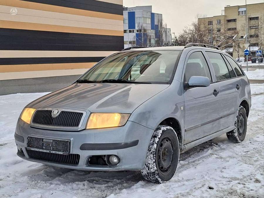 Blue Skoda Fabia 2005 in Vilnius, with an engine capacity of 1.42 L and mileage of 306 thousand km for 350 €, photo 1 on AUTOMOTO.COM.LV