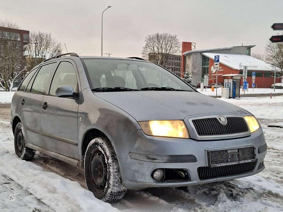 Blue Skoda Fabia 2005 in Vilnius, with an engine capacity of 1.42 L and mileage of 306 thousand km for 350 €, photo 2 on AUTOMOTO.COM.LV