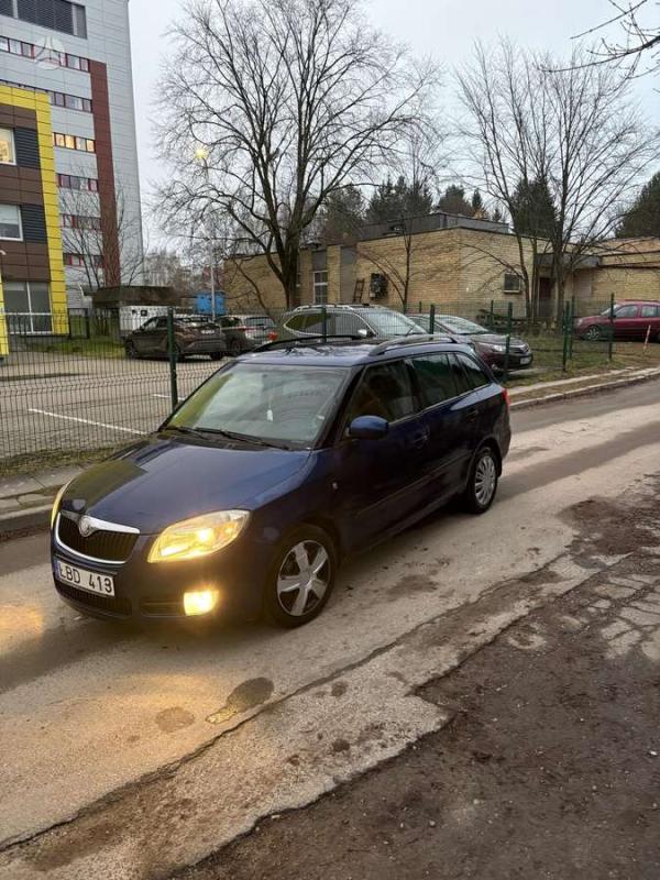 Zils Skoda Fabia 2008 Viļņa, ar dzinēja tilpumu 1.90 L un nobraukumu 320 tūkst. km par 699 €, foto 2 vietnē AUTOMOTO.COM.LV
