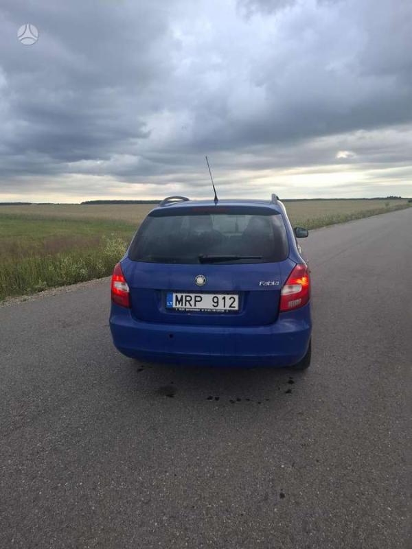Zils Skoda Fabia 2008 Viļņa, ar dzinēja tilpumu 1.20 L un nobraukumu 207 tūkst. km par 1500 €, foto 3 vietnē AUTOMOTO.COM.LV