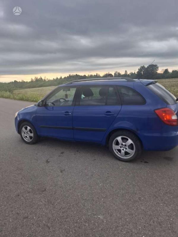 Zils Skoda Fabia 2008 Viļņa, ar dzinēja tilpumu 1.20 L un nobraukumu 207 tūkst. km par 1500 €, foto 4 vietnē AUTOMOTO.COM.LV
