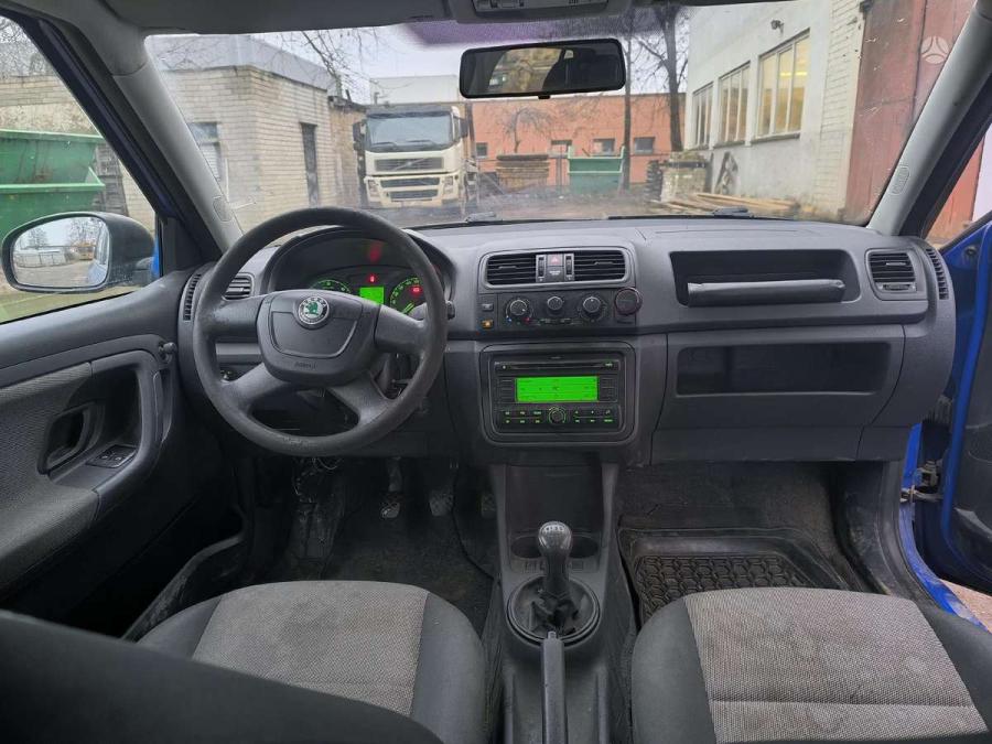 Blue Skoda Fabia 2009 in Panevezys, with an engine capacity of 1.42 L and mileage of 352 thousand km for 990 €, photo 5 on AUTOMOTO.COM.LV