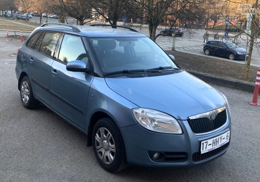Blue Skoda Fabia 2009 in Vilnius, with an engine capacity of 1.60 L and mileage of 232 thousand km for 2250 €, photo 3 on AUTOMOTO.COM.LV