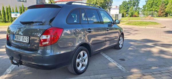Zils Skoda Fabia 2009 Vievis, ar dzinēja tilpumu 1.90 L un nobraukumu 284 tūkst. km par 1800 €, foto 1 vietnē AUTOMOTO.COM.LV