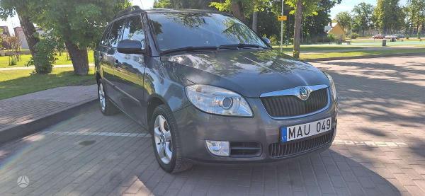 Zils Skoda Fabia 2009 Vievis, ar dzinēja tilpumu 1.90 L un nobraukumu 284 tūkst. km par 1800 €, foto 2 vietnē AUTOMOTO.COM.LV