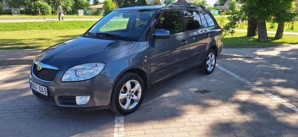 Zils Skoda Fabia 2009 Vievis, ar dzinēja tilpumu 1.90 L un nobraukumu 284 tūkst. km par 1800 €, foto 3 vietnē AUTOMOTO.COM.LV