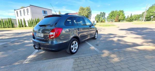 Zils Skoda Fabia 2009 Vievis, ar dzinēja tilpumu 1.90 L un nobraukumu 284 tūkst. km par 1800 €, foto 4 vietnē AUTOMOTO.COM.LV