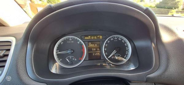 Zils Skoda Fabia 2009 Vievis, ar dzinēja tilpumu 1.90 L un nobraukumu 284 tūkst. km par 1800 €, foto 7 vietnē AUTOMOTO.COM.LV