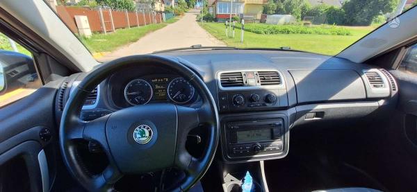 Zils Skoda Fabia 2009 Vievis, ar dzinēja tilpumu 1.90 L un nobraukumu 284 tūkst. km par 1800 €, foto 10 vietnē AUTOMOTO.COM.LV