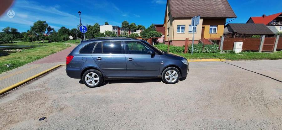 Zils Skoda Fabia 2009 Vievis, ar dzinēja tilpumu 1.90 L un nobraukumu 284 tūkst. km par 1800 €, foto 19 vietnē AUTOMOTO.COM.LV