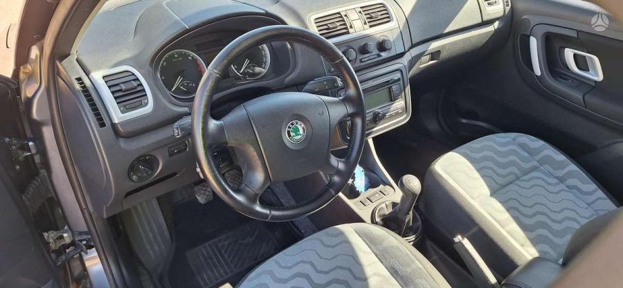 Zils Skoda Fabia 2009 Vievis, ar dzinēja tilpumu 1.90 L un nobraukumu 284 tūkst. km par 1800 €, foto 23 vietnē AUTOMOTO.COM.LV