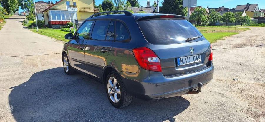 Zils Skoda Fabia 2009 Vievis, ar dzinēja tilpumu 1.90 L un nobraukumu 284 tūkst. km par 1800 €, foto 28 vietnē AUTOMOTO.COM.LV