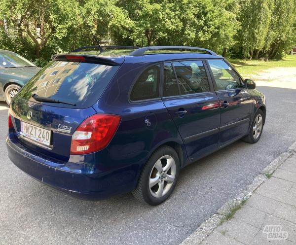 Zils Skoda Fabia 2010 Viļņa, ar dzinēja tilpumu 1.20 L un nobraukumu 265 tūkst. km par 2250 €, foto 2 vietnē AUTOMOTO.COM.LV