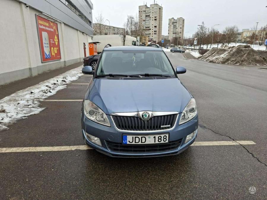 Blue Skoda Fabia 2011 in Vilnius, with an engine capacity of 1.20 L and mileage of 222 thousand km for 2000 €, photo 1 on AUTOMOTO.COM.LV