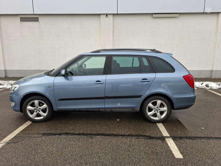 Blue Skoda Fabia 2011 in Vilnius, with an engine capacity of 1.20 L and mileage of 222 thousand km for 2000 €, photo 2 on AUTOMOTO.COM.LV