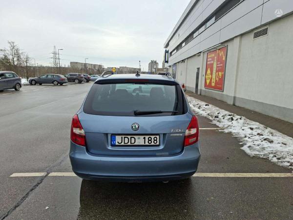 Zils Skoda Fabia 2011 Viļņa, ar dzinēja tilpumu 1.20 L un nobraukumu 222 tūkst. km par 2000 €, foto 4 vietnē AUTOMOTO.COM.LV