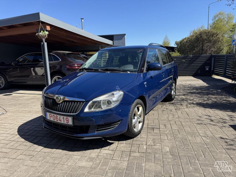 Blue Skoda Fabia 2011 in Vilnius, with an engine capacity of 1.20 L and mileage of 229 thousand km for 1700 €, photo 3 on AUTOMOTO.COM.LV