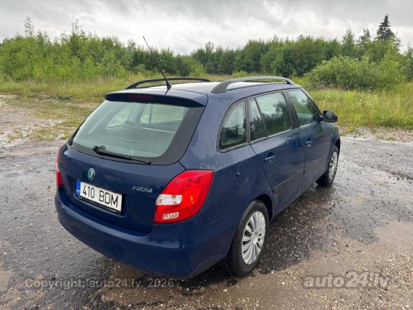Zils Skoda Fabia 2011 Tallina, ar dzinēja tilpumu 1.20 L un nobraukumu 0 tūkst. km par 1199 €, foto 3 vietnē AUTOMOTO.COM.LV