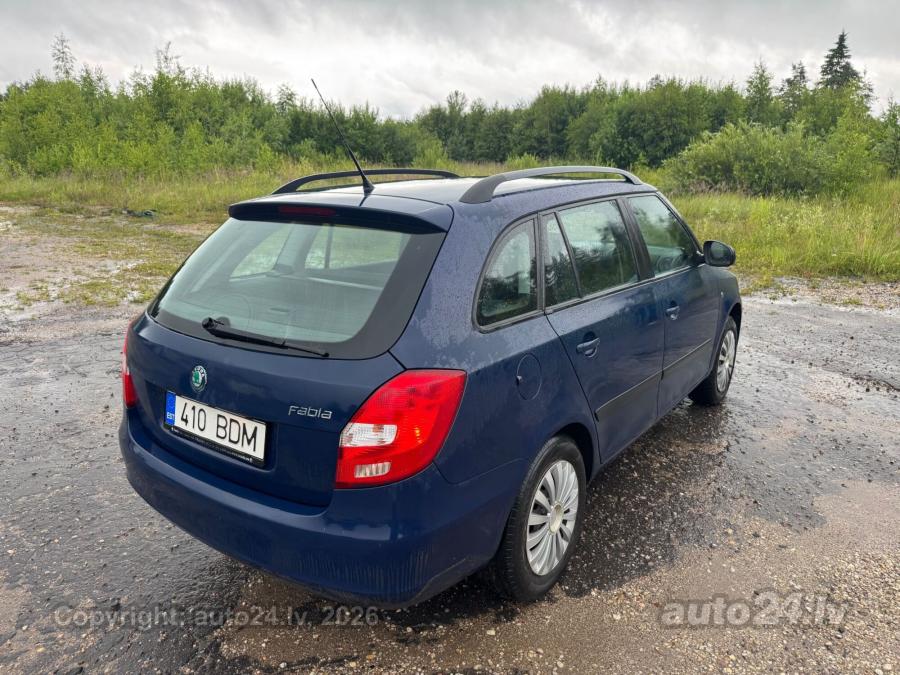 Zils Skoda Fabia 2011 Tallina, ar dzinēja tilpumu 1.20 L un nobraukumu 0 tūkst. km par 1199 €, foto 4 vietnē AUTOMOTO.COM.LV