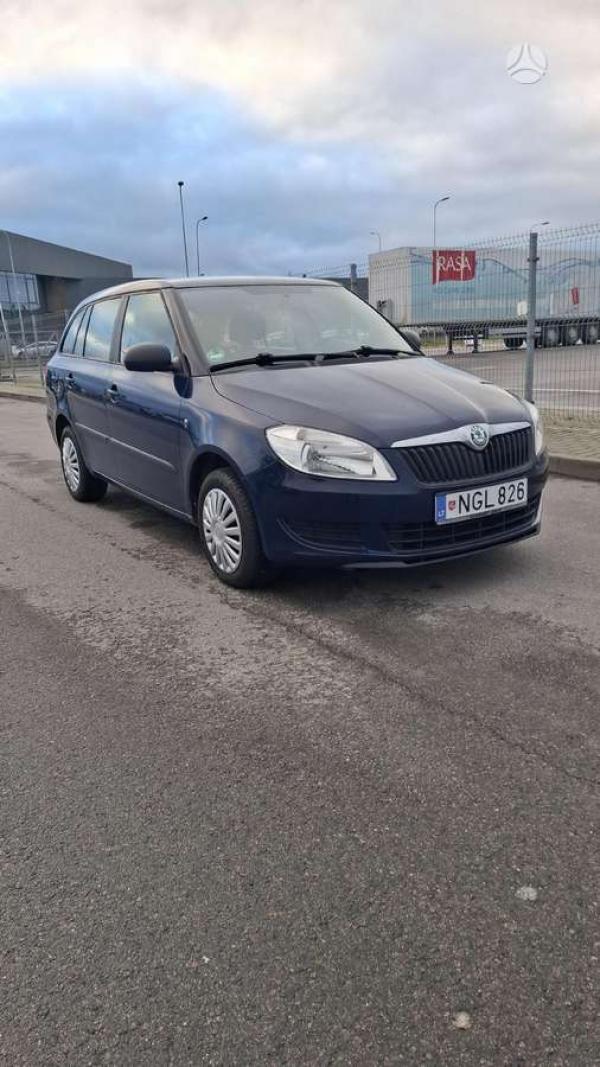 Zils Skoda Fabia 2012 Kauņa, ar dzinēja tilpumu 1.60 L un nobraukumu 237 tūkst. km par 1900 €, foto 1 vietnē AUTOMOTO.COM.LV