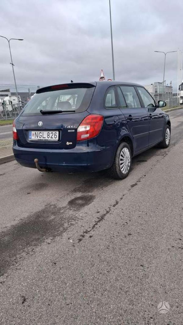 Zils Skoda Fabia 2012 Kauņa, ar dzinēja tilpumu 1.60 L un nobraukumu 237 tūkst. km par 1900 €, foto 6 vietnē AUTOMOTO.COM.LV