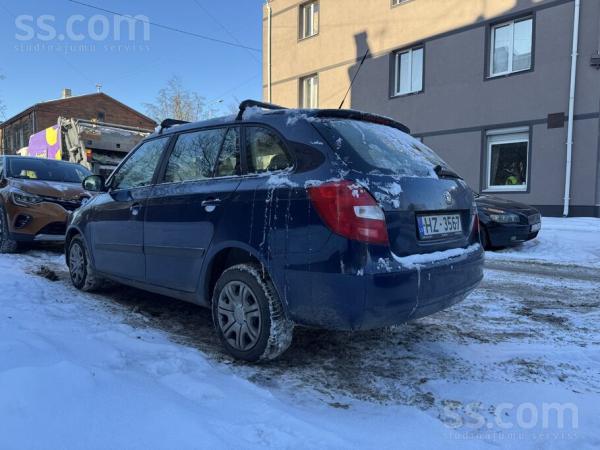 Zils Skoda Fabia 2012 Rīga, ar dzinēja tilpumu 1.60 L un nobraukumu 395 tūkst. km par 1600 €, foto 3 vietnē AUTOMOTO.COM.LV