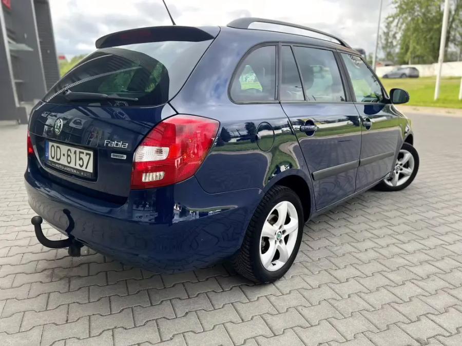 Zils Skoda Fabia 2012 Jēkabpils, ar dzinēja tilpumu 1.60 L un nobraukumu 169 tūkst. km par 4450 €, foto 3 vietnē AUTOMOTO.COM.LV