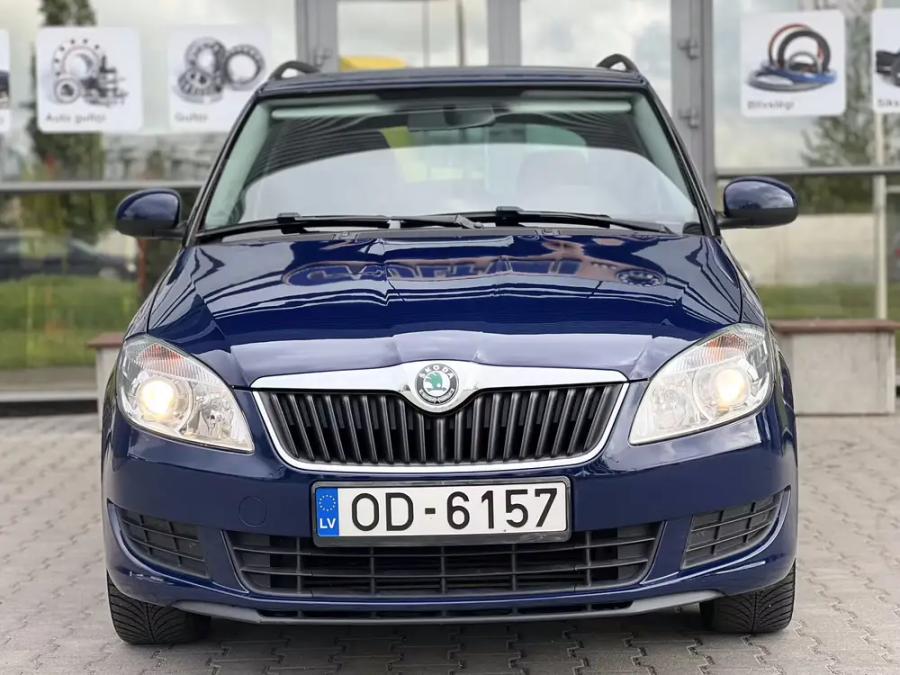 Zils Skoda Fabia 2012 Jēkabpils, ar dzinēja tilpumu 1.60 L un nobraukumu 169 tūkst. km par 4450 €, foto 5 vietnē AUTOMOTO.COM.LV