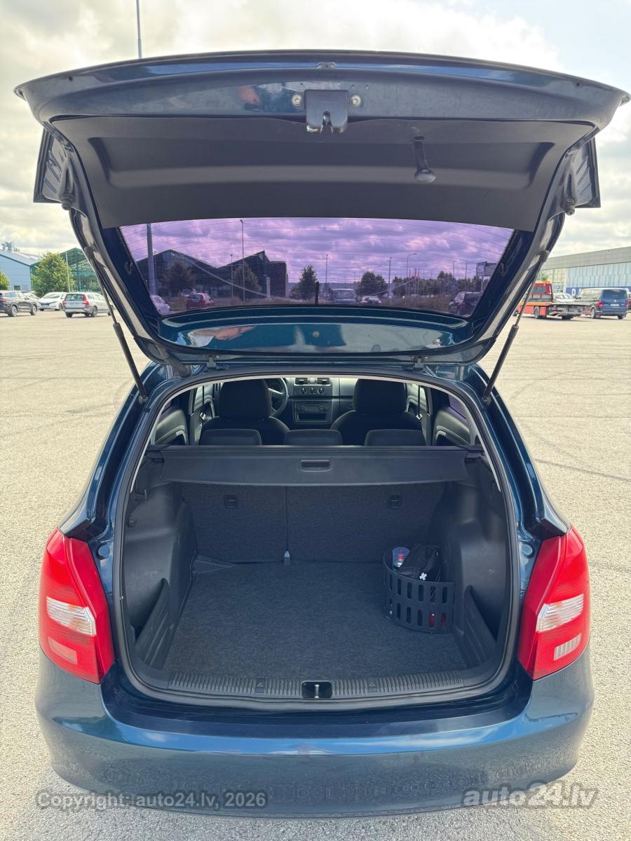 Zils Skoda Fabia 2012 Tallina, ar dzinēja tilpumu 1.20 L un nobraukumu 100 tūkst. km par 4400 €, foto 16 vietnē AUTOMOTO.COM.LV