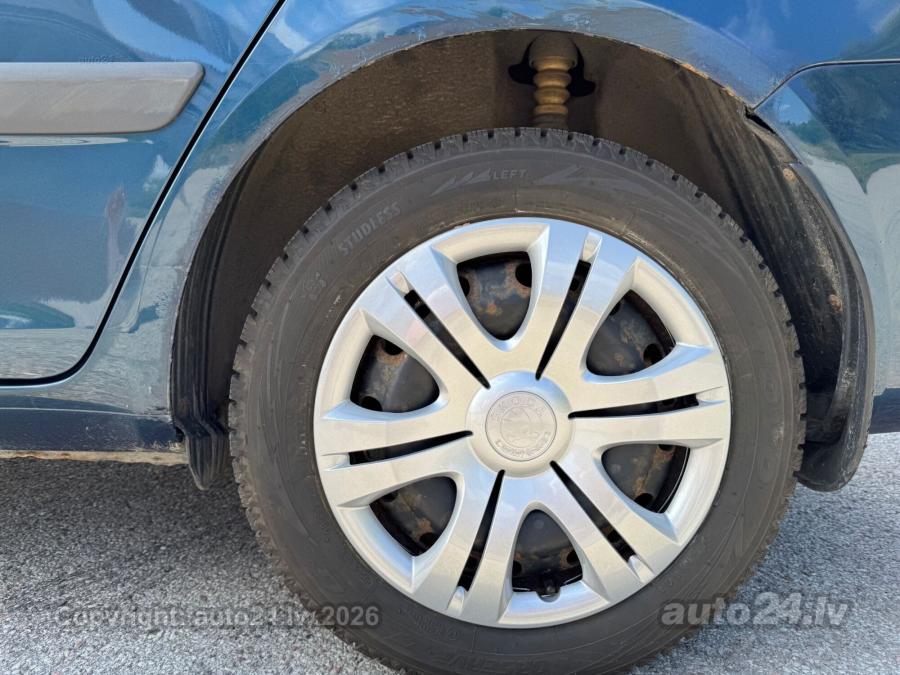 Zils Skoda Fabia 2012 Tallina, ar dzinēja tilpumu 1.20 L un nobraukumu 100 tūkst. km par 4400 €, foto 20 vietnē AUTOMOTO.COM.LV