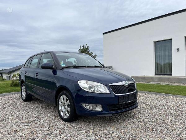 Blue Skoda Fabia 2012 in Alytus, with an engine capacity of 1.60 L and mileage of 244 thousand km for 2999 €, photo 1 on AUTOMOTO.COM.LV