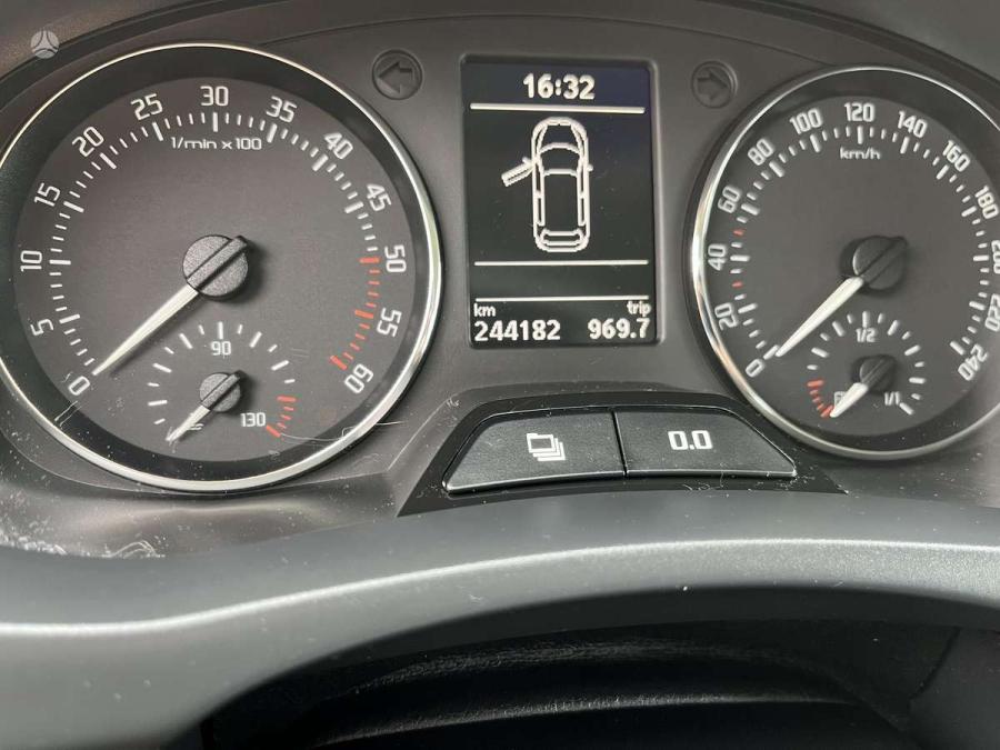 Blue Skoda Fabia 2012 in Alytus, with an engine capacity of 1.60 L and mileage of 244 thousand km for 2999 €, photo 26 on AUTOMOTO.COM.LV