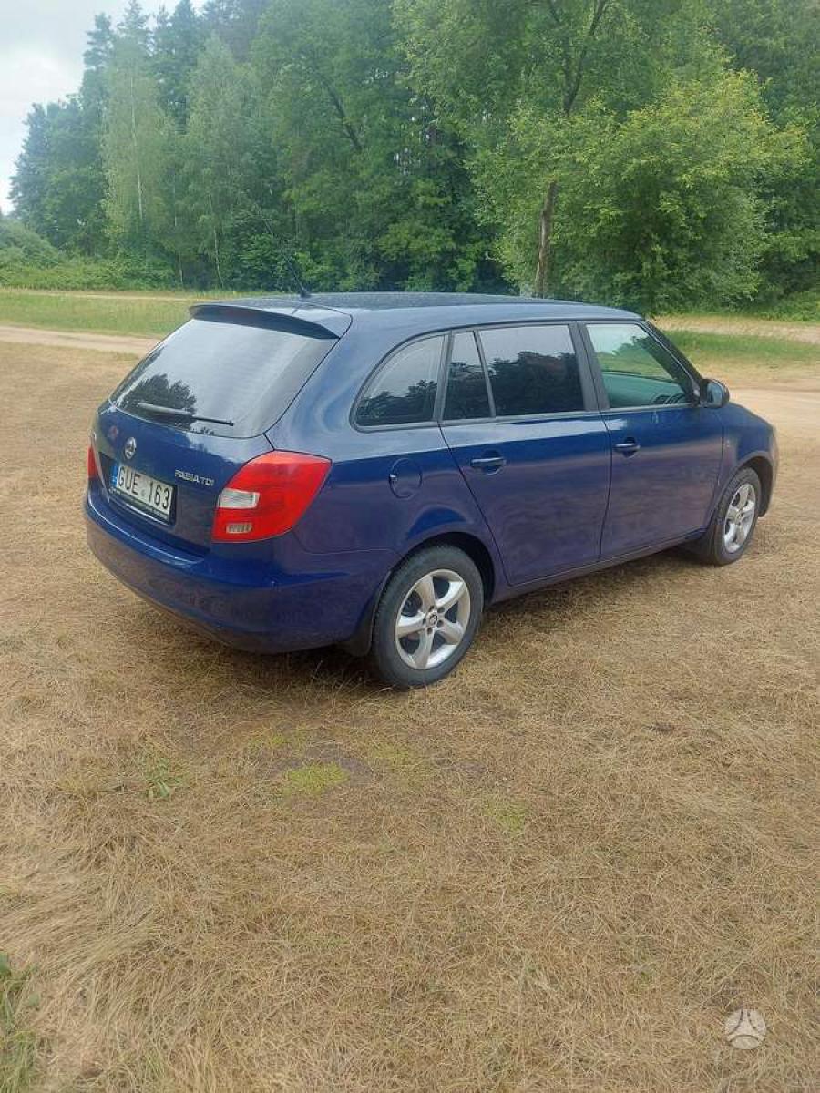 Zils Skoda Fabia 2013 Viļņa, ar dzinēja tilpumu 1.60 L un nobraukumu 306 tūkst. km par 2500 €, foto 1 vietnē AUTOMOTO.COM.LV
