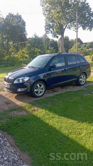 Zils Skoda Fabia 2013 Krāslava, ar dzinēja tilpumu 1.60 L un nobraukumu 287 tūkst. km par 3500 €, foto 1 vietnē AUTOMOTO.COM.LV