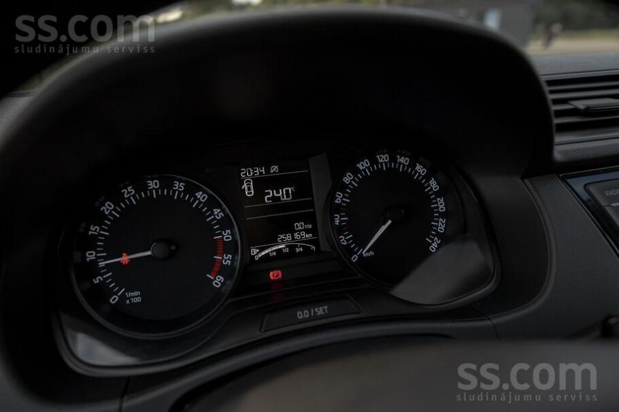 Zils Skoda Fabia 2015 Jelgava, ar dzinēja tilpumu 1.40 L un nobraukumu 258 tūkst. km par 5000 €, foto 17 vietnē AUTOMOTO.COM.LV