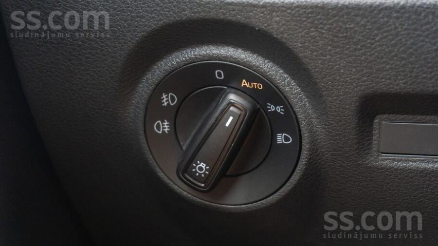 Zils Skoda Fabia 2019 Rīga, ar dzinēja tilpumu 1.00 L un nobraukumu 169 tūkst. km par 9490 €, foto 24 vietnē AUTOMOTO.COM.LV