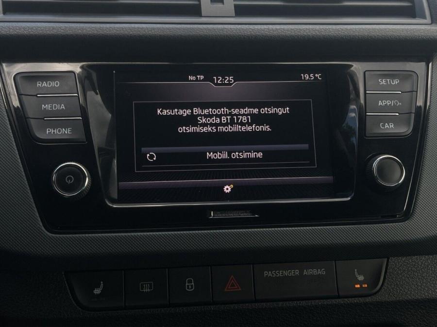 Zils Skoda Fabia 2020 Pērnava, ar dzinēja tilpumu 1.00 L un nobraukumu 93 tūkst. km par 9950 €, foto 10 vietnē AUTOMOTO.COM.LV