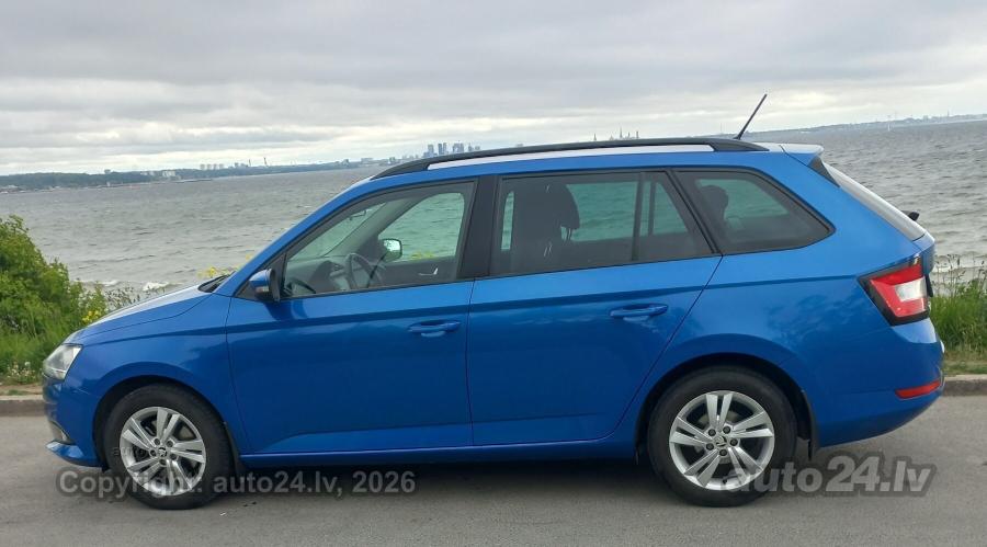 Zils Skoda Fabia 2021 Tallina, ar dzinēja tilpumu 1.00 L un nobraukumu 59 tūkst. km par 12800 €, foto 3 vietnē AUTOMOTO.COM.LV