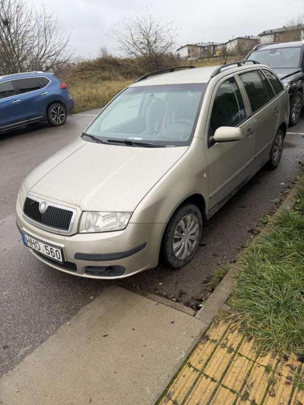Brown Skoda Fabia 2005 in Kaunas, with an engine capacity of 0.00 L and mileage of 375 thousand km for 800 €, photo 1 on AUTOMOTO.COM.LV