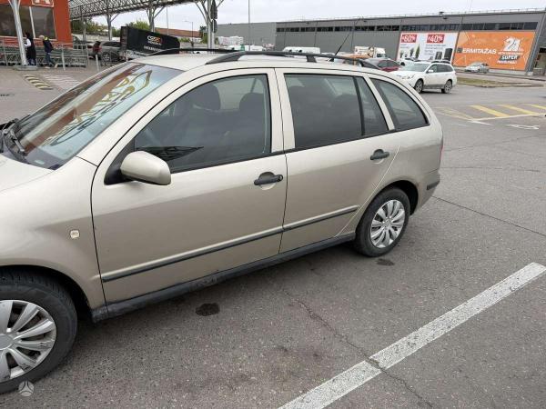 Brown Skoda Fabia 2005 in Kaunas, with an engine capacity of 0.00 L and mileage of 375 thousand km for 800 €, photo 8 on AUTOMOTO.COM.LV