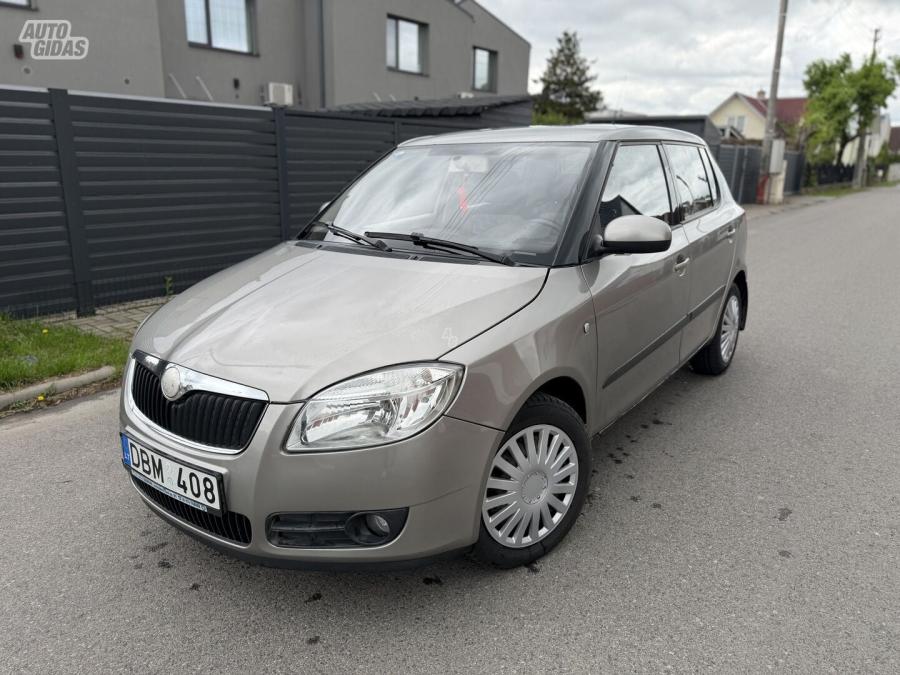 Brown Skoda Fabia 2007 in Kaunas, with an engine capacity of 1.40 L and mileage of 287 thousand km for 1350 €, photo 1 on AUTOMOTO.COM.LV