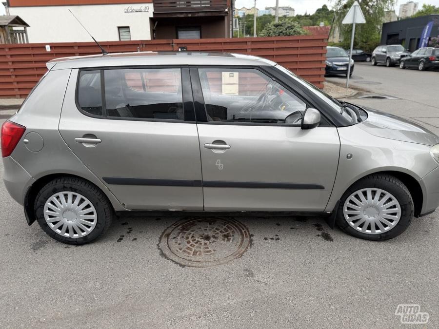 Brown Skoda Fabia 2007 in Kaunas, with an engine capacity of 1.40 L and mileage of 287 thousand km for 1350 €, photo 5 on AUTOMOTO.COM.LV