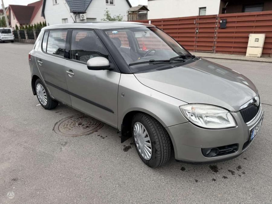 Brown Skoda Fabia 2007 in Kaunas, with an engine capacity of 1.42 L and mileage of 287 thousand km for 770 €, photo 4 on AUTOMOTO.COM.LV