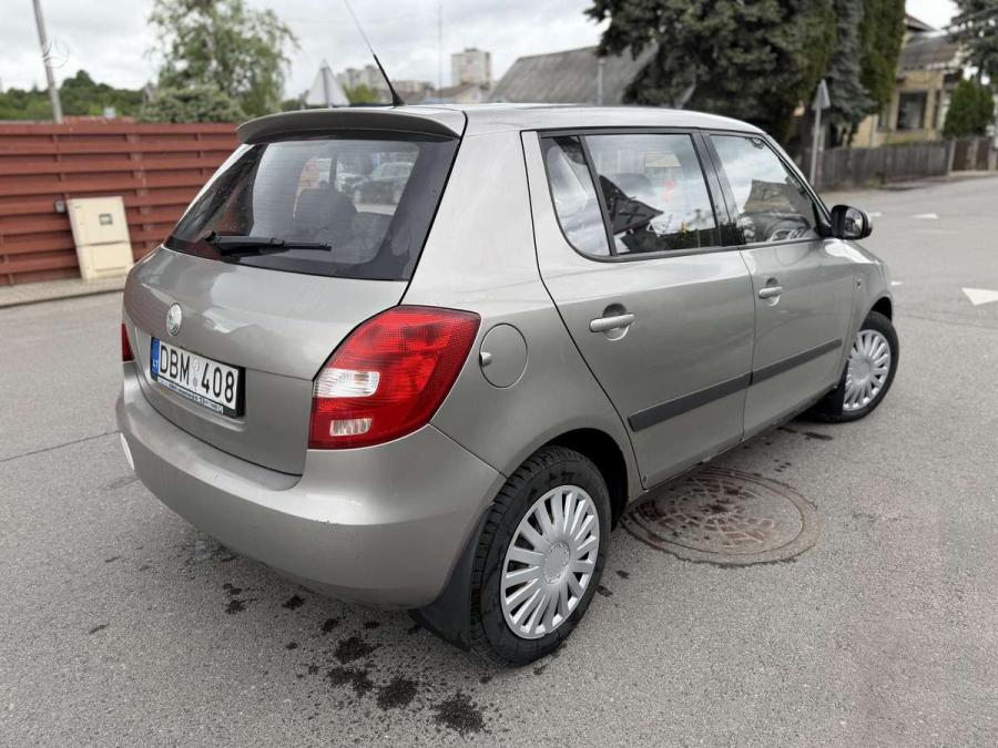 Brown Skoda Fabia 2007 in Kaunas, with an engine capacity of 1.42 L and mileage of 287 thousand km for 770 €, photo 6 on AUTOMOTO.COM.LV