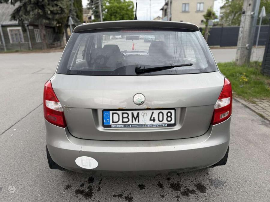 Brown Skoda Fabia 2007 in Kaunas, with an engine capacity of 1.42 L and mileage of 287 thousand km for 770 €, photo 7 on AUTOMOTO.COM.LV
