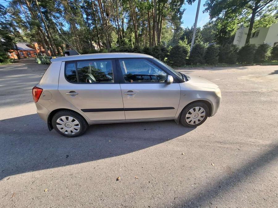Brūns Skoda Fabia 2007 Kauņa, ar dzinēja tilpumu 1.42 L un nobraukumu 173 tūkst. km par 1200 €, foto 4 vietnē AUTOMOTO.COM.LV