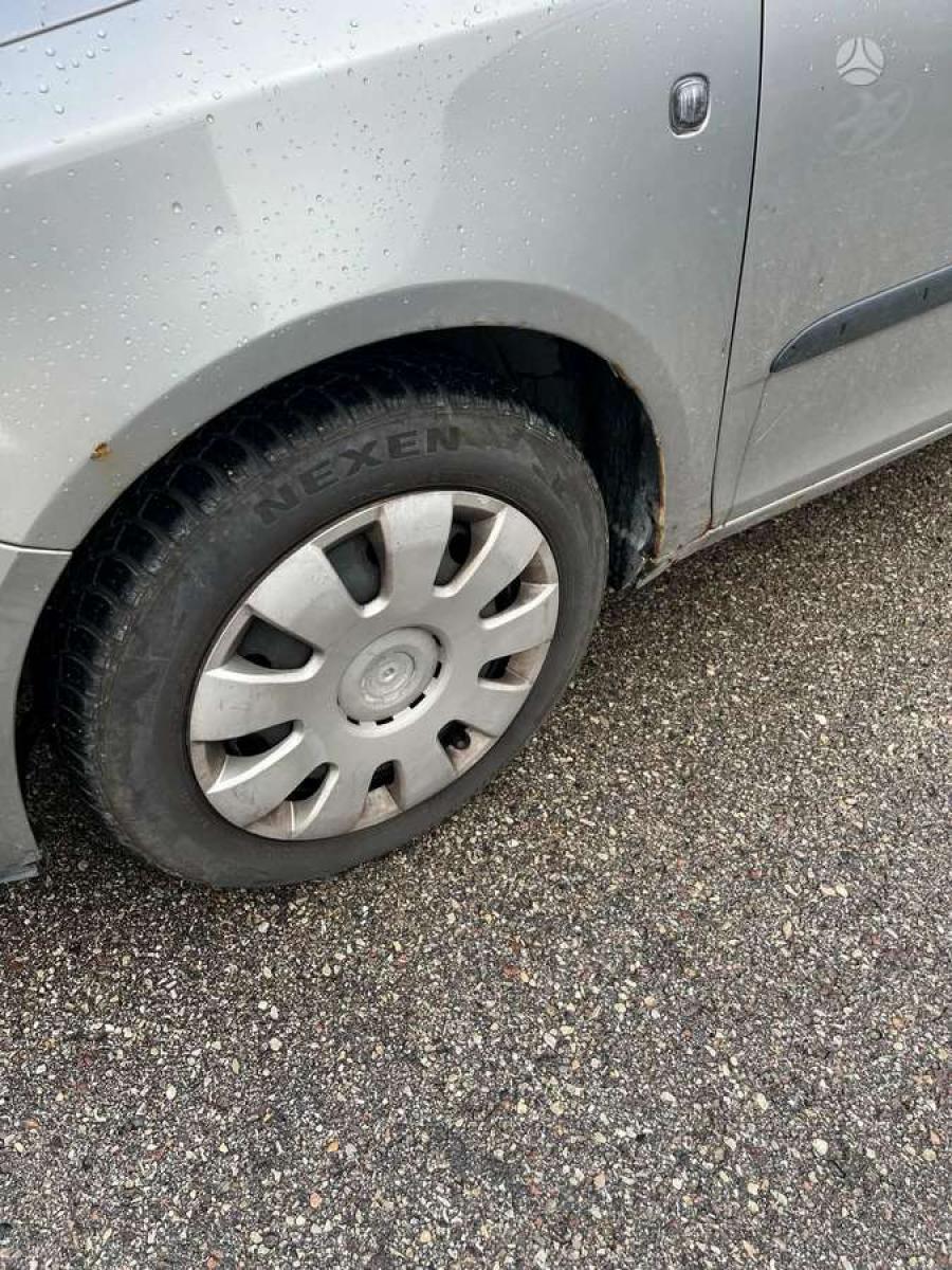 Brūns Skoda Fabia 2007 Kauņa, ar dzinēja tilpumu 1.42 L un nobraukumu 173 tūkst. km par 1200 €, foto 9 vietnē AUTOMOTO.COM.LV